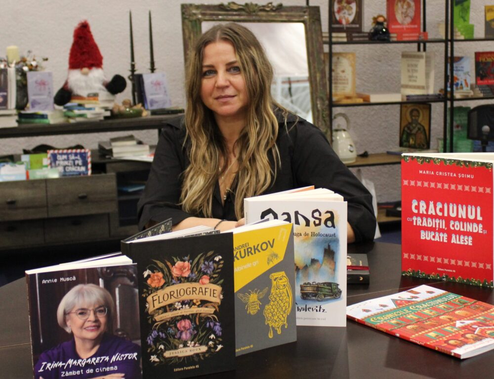 Andrei Novac primește premiul pentru cea mai bună carte (ex aequo) la ...